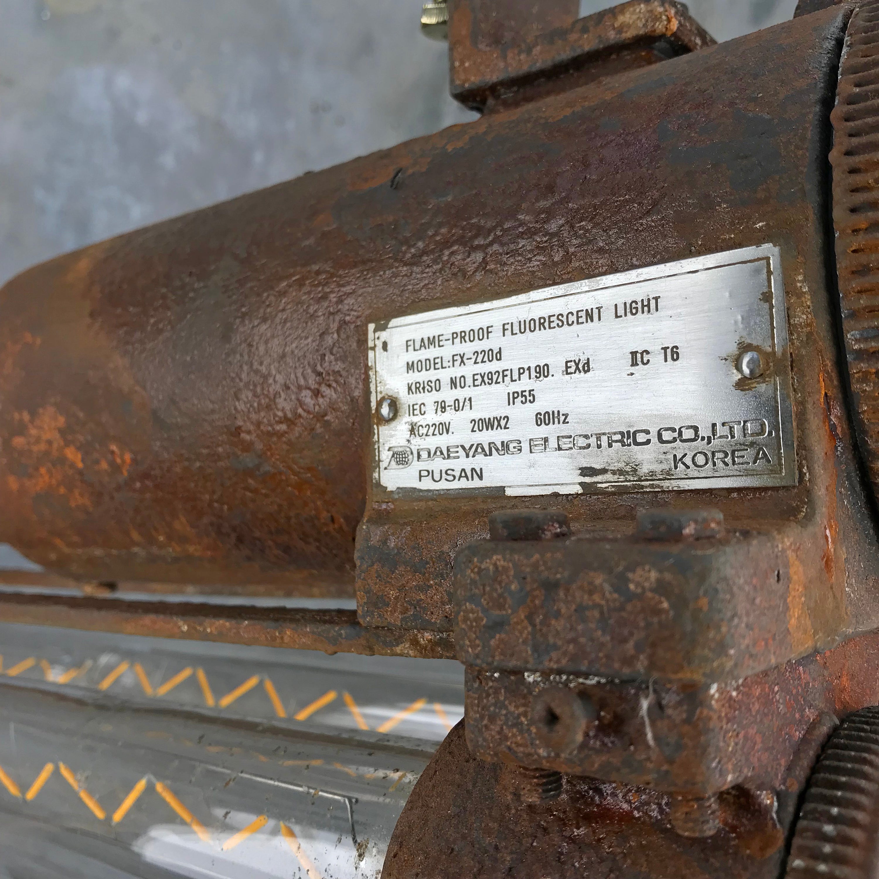 Vintage Rusted LED Striplight | Industrial Style | Loomlight